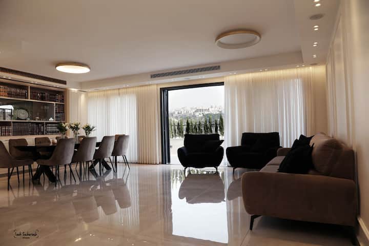 בית טורי חדש עם נוף וגינה ברמות - Jerusalem