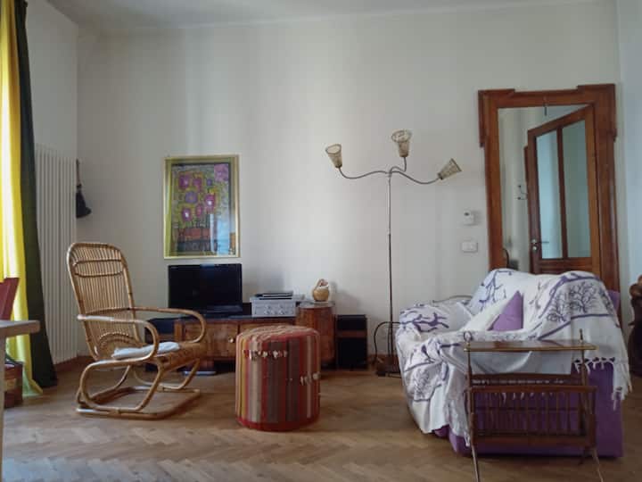 Un Tocco Di Colore A Torino. Intera Casa - Turin