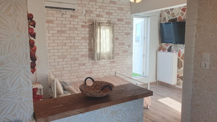 ΚΑΛΙΝΟΒΟΥ 1 κΕΥΕΛΠΙΔΩΝ
ΠΕΔΙΟΝ ΑΡΕΩΣ - Athènes