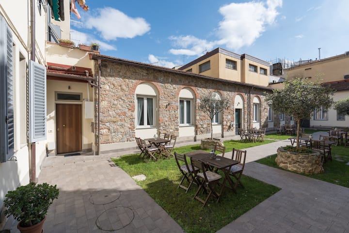 Alloggio Lombardi Nice Apartment With Garden - 佛羅倫斯