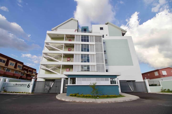 Central High-end 2 Bedroom Apt New Kingston - Kingston