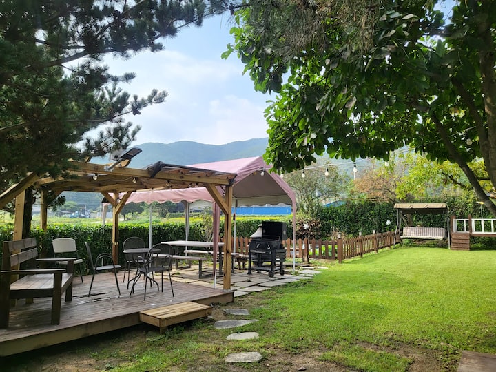 <독채전원주택>200평단독사용
불멍과 사계절 바베큐,키즈놀이방 (침실4,침대4) - 양평읍