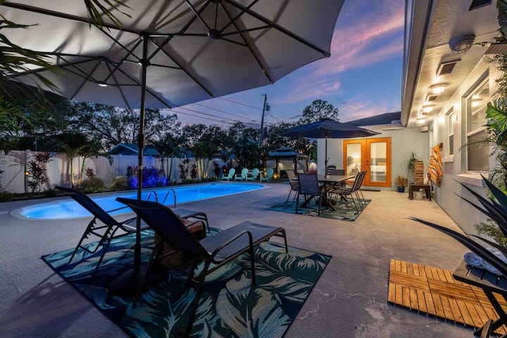 Coastal Vibe • Heated Pool & Spa • Near Beaches - Clearwater, FL
