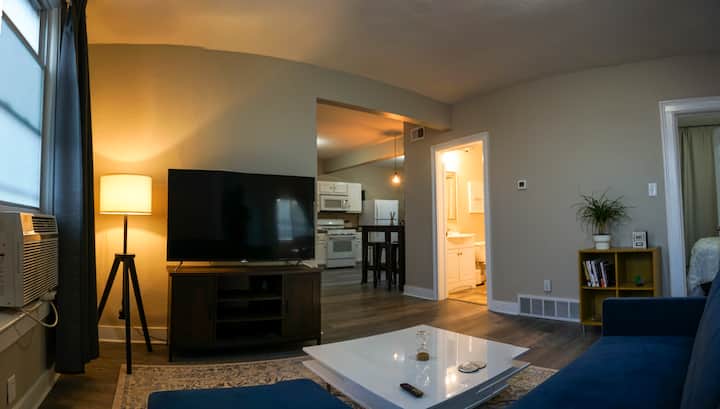 Spacious 2 Bedroom Apartment On Brady St! - Summerfest - Milwaukee
