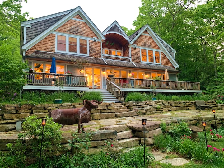 Private Lake Estate - Uxbridge, MA