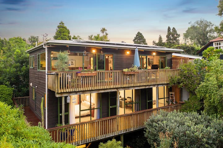 Remuera Treetop Retreat Queen Room With Ensuite - Auckland