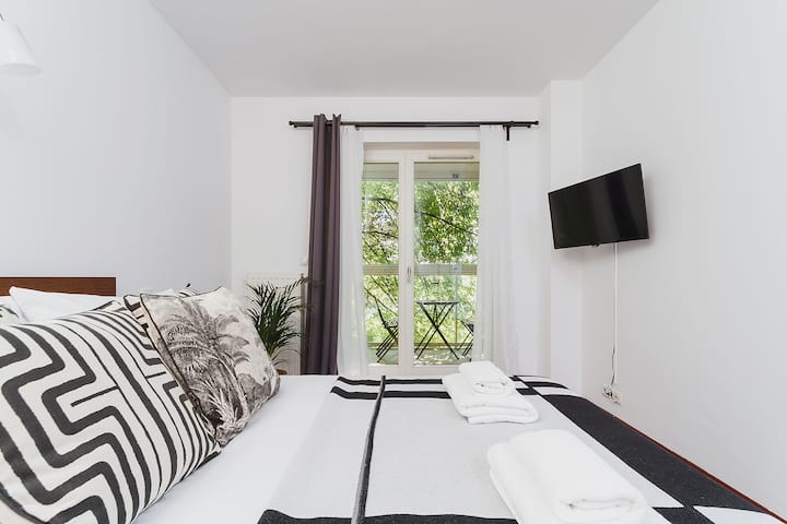 3-bedroom Apartment With Balcony- Krowoderska - Krakow
