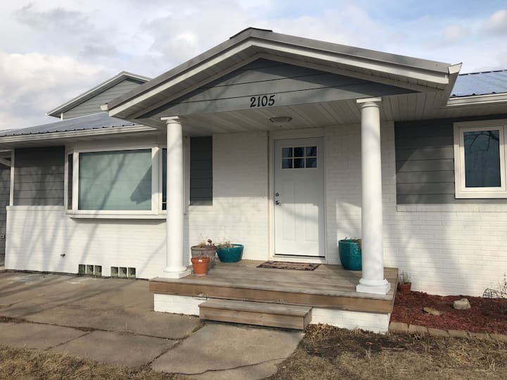 Country Ranch Home - Hastings, NE