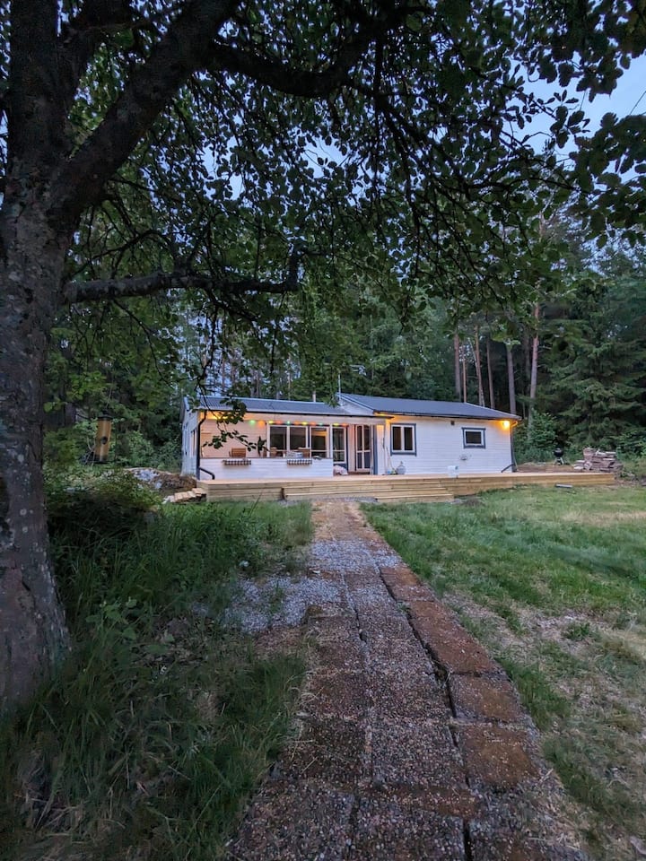 Strandnära Hus På Djurö - Sandhamn
