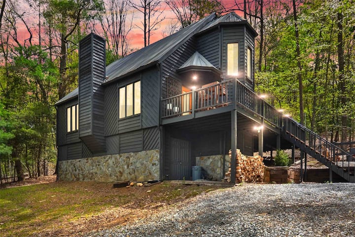 Black Pine, Ellijay Cabin Cossawattee River Resort - Ellijay, GA