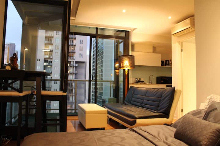 Melbourne Home With A View And Plenty Of Sunlight - Melbourne