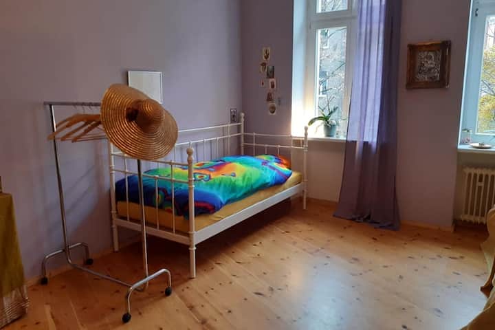 Lavender Room In Colorful Kreuzberg [Women Only] - Berlin
