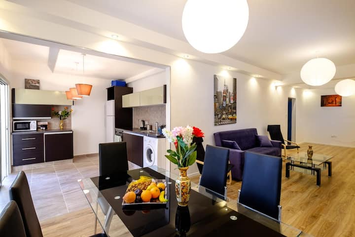 Central * 75sq.m. * 1br * 250m To Beach!*renovated - Larnaca