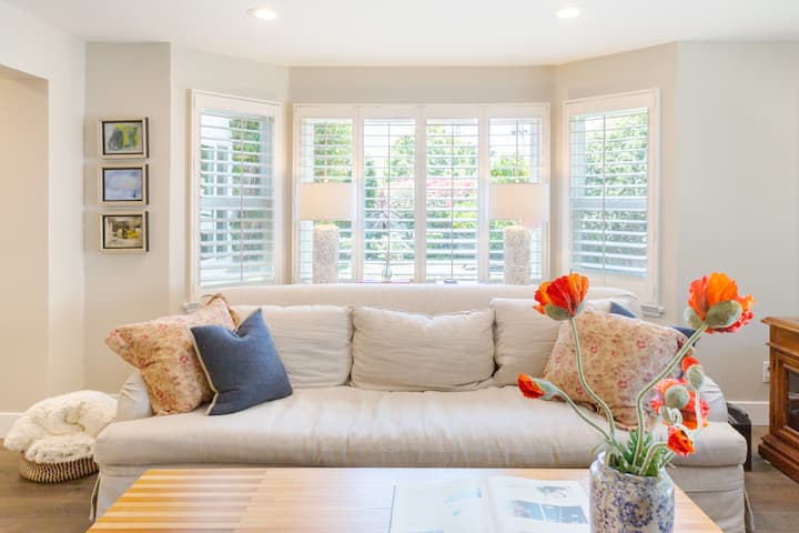 Cape Cod-style Home Near Bird Rock - San Diego