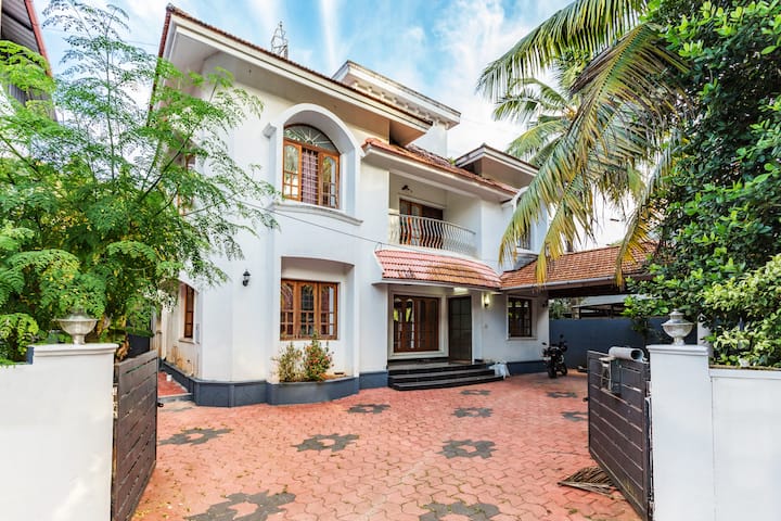 Bougainvillea Vazhakkala Kochi 5BHK Villa - Houses for Rent in Kakkanad ...
