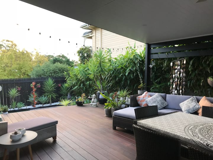 Spacious Modern Tropical Retreat ! - Waratah