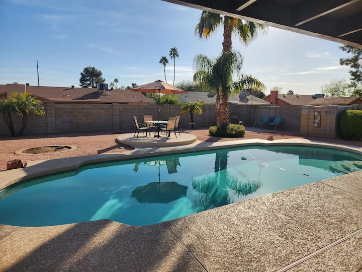 4 Bedroom Home With Pool - Glendale, AZ