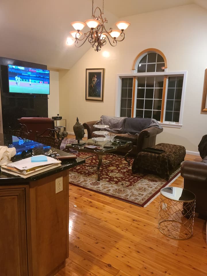 Luxury On Suite.with Private Entrance - Brockton