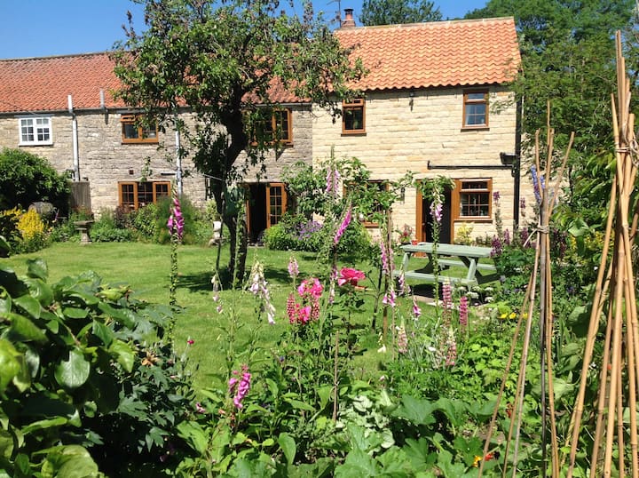 Nearly Self Contained Unit In Quiet Hamlet. - Malton