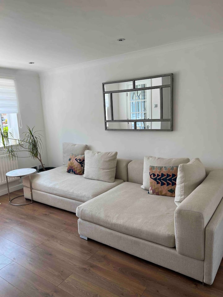 Bright Modern 2 Bed Home Great Location W/ Garden - Staines-upon-Thames