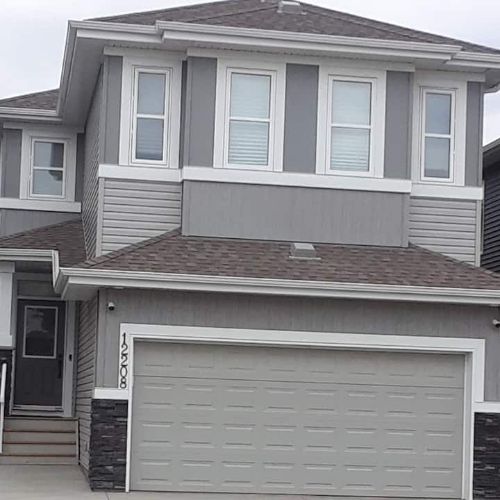 Royal Castle Suites - Edmonton