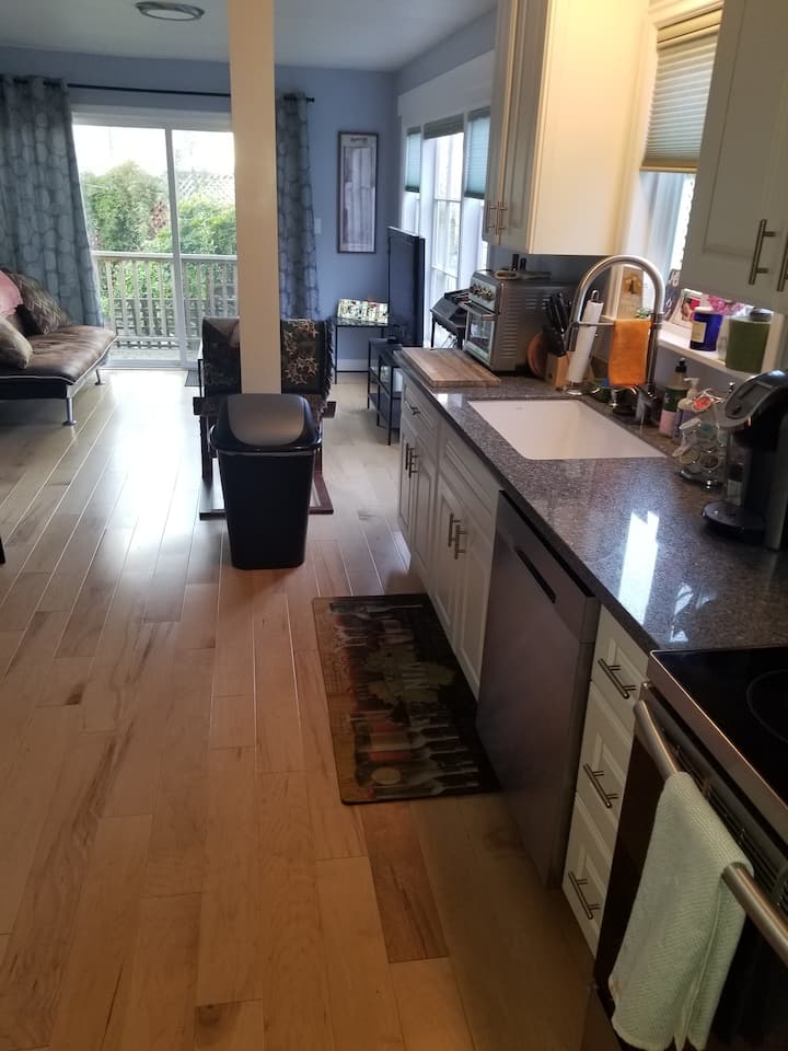 Beautiful 2 Bedroom Flat In Sunny Potrero Hill! - San Francisco, CA