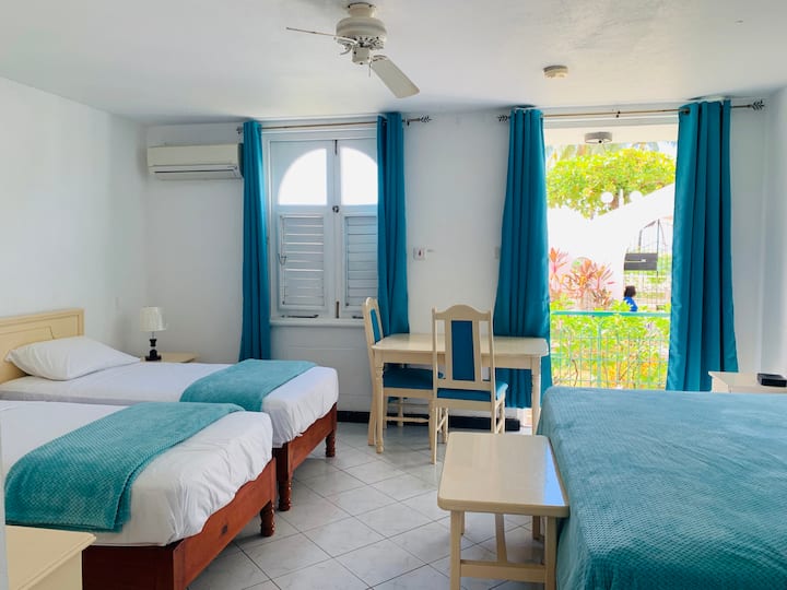 Beachfront Studio At Sandcastle-aisha Resort - Ocho Ríos