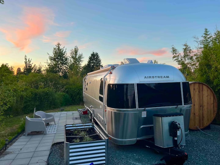 Airstream Sauna & Mountain View! - State of Washington