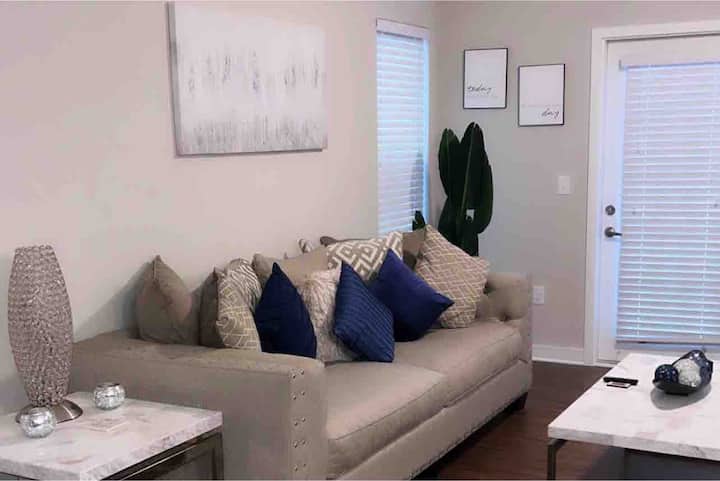 Chic & Cozy Luxury 2 Bedroom Apartment! - Huntsville, AL