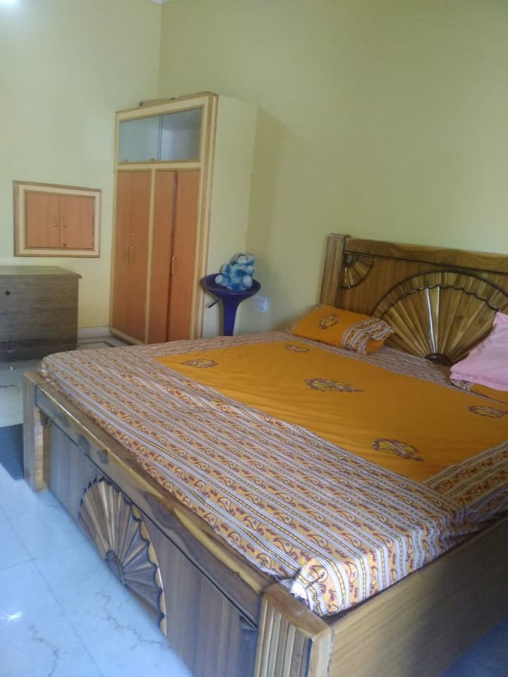 Double Bed Room, Balcony,bathroom, Shared Kitchen - Gwalior
