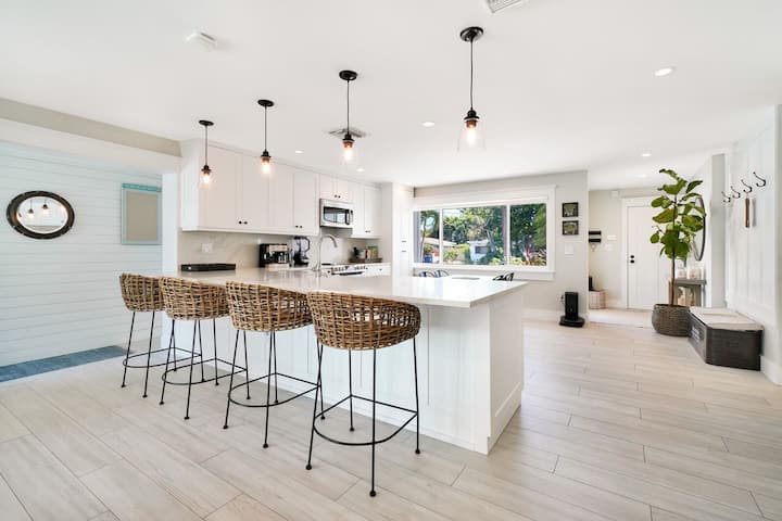 Paradise Waterfront Home With Heated Pool! - Bahamas