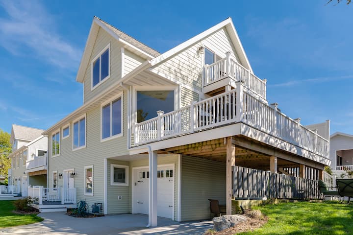 New Luxury Beach Homes -Best Location-spacious! - South Haven, MI