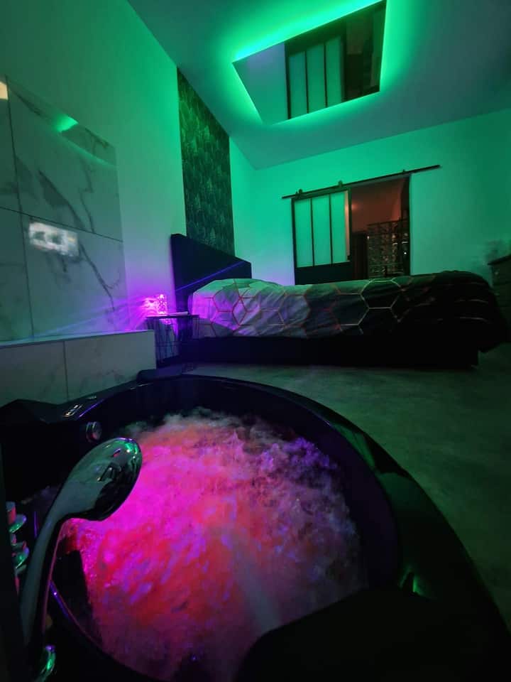 Suite Gold/jacuzzi Dans Le Sol - Mulhouse