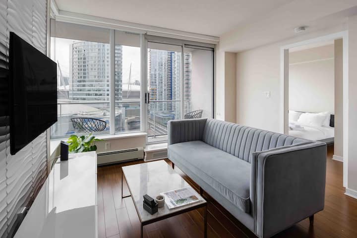 Heart Of Downtown 1 Bdrm +Pool/gym/free Parking - Vancouver