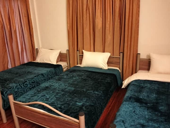 Furnished Appartement In Hamra, 12 Beds - Beirut