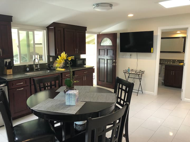 Three Bedroom In Waikiki (B)-30 - Honolulu, HI
