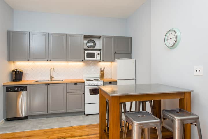 Modern Downtown Jersey City Apt Close To Path - Jersey City, NJ