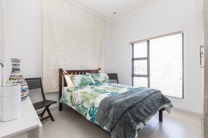 24/7 Wifi During Loadshedding. Perfect Long Stays. - Chartwell