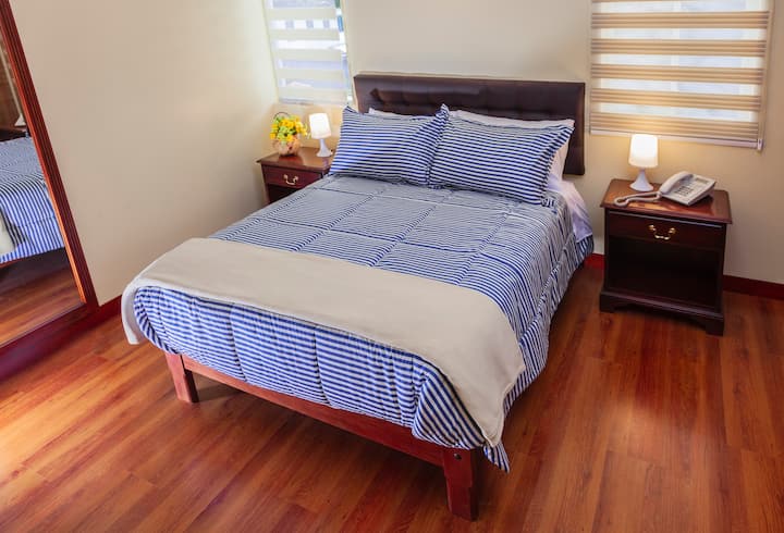 Great For Groups. - Quito