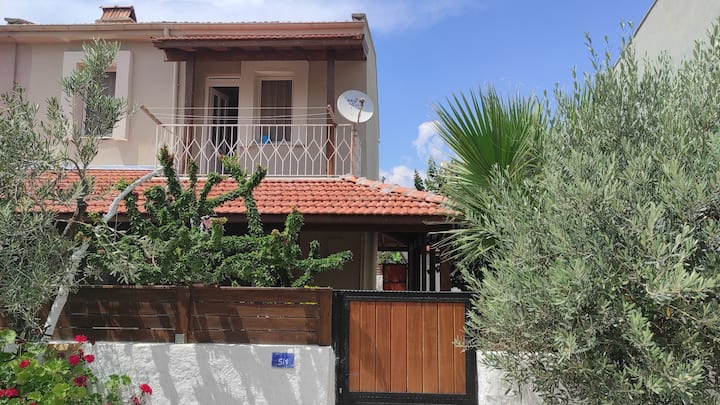 ÇEşme Alaçatıda Bahçeli Villa - Alaçatı