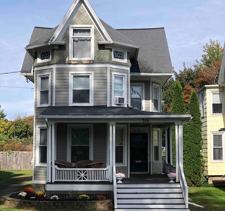 Beautifully Renovated, 3 Br House In Geneva, Ny - Geneva, NY