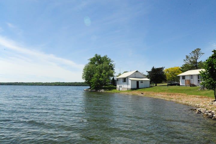 Waupoos Island View Cottages - The Amanda - Prince Edward