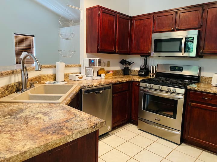 2miles To I-40/1mile To Union University/sleeps 9 - Jackson, TN