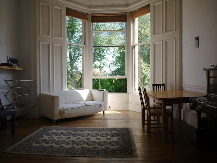 Simple Victorian West End Launchpad - Glasgow