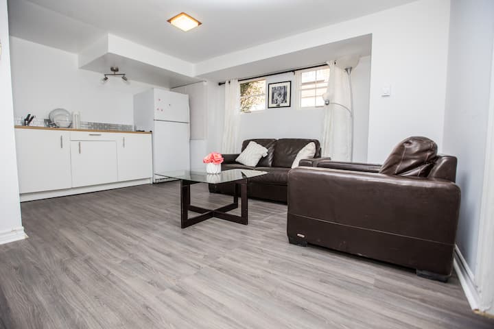Sweet Furnished Appartment (Train, Bus , Metro) - Dorval