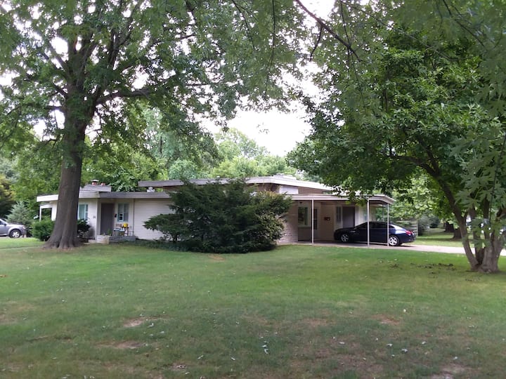 University Heights - Ideally Located, Quiet Charm - Springfield, MO