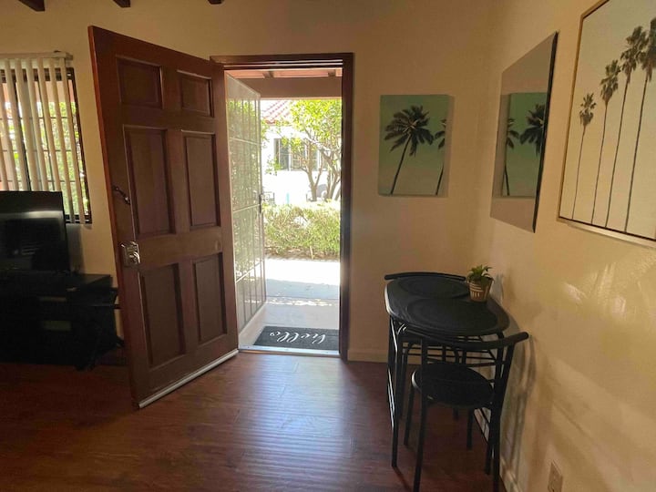 Villa G - A Cozy Studio, Steps Away From Downtown Palm Springs! - Palm Springs, CA