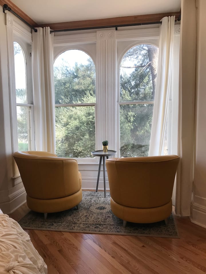 Mid-century California Room In Historic Victorian - San Diego