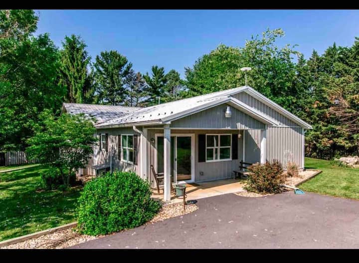 Cottage On The Knob. Cheerful One Bdrm W/fire Pit. - Massanutten, VA