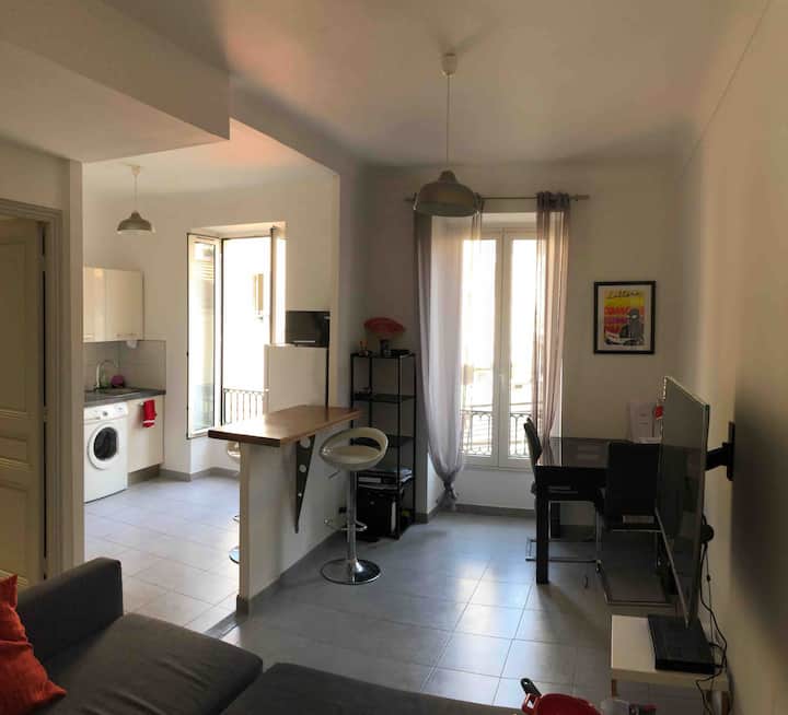 F2 Pratique, Récent Et Bien Placé - Nice Côte d'Azur Airport (NCE)